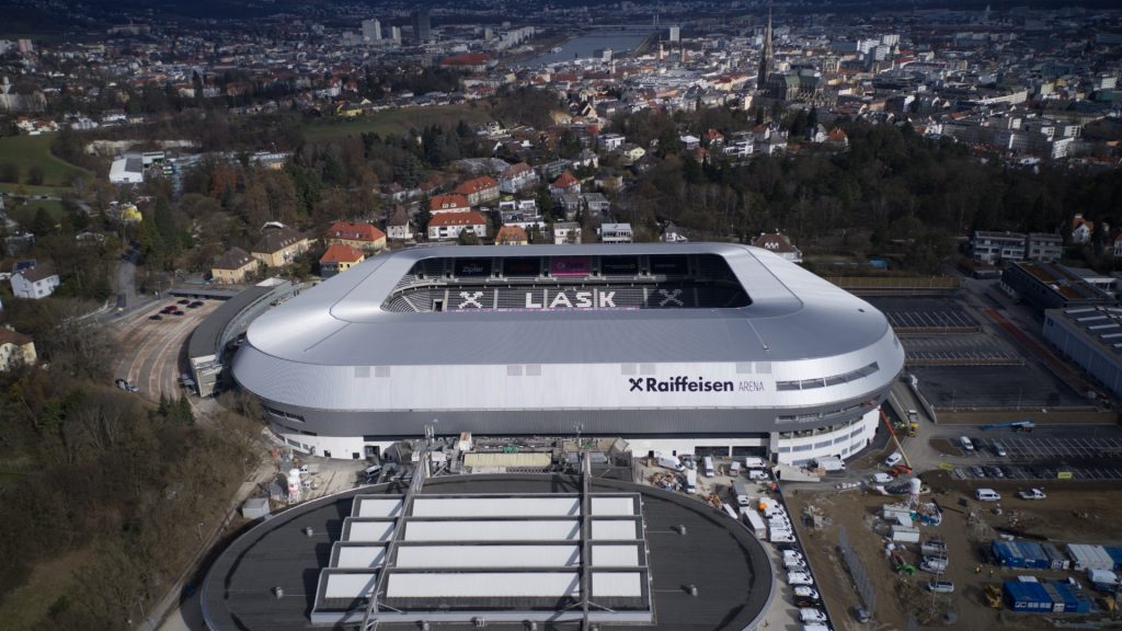 Raiffeisen Arena - das Linzer Stadion auf der Gugl
