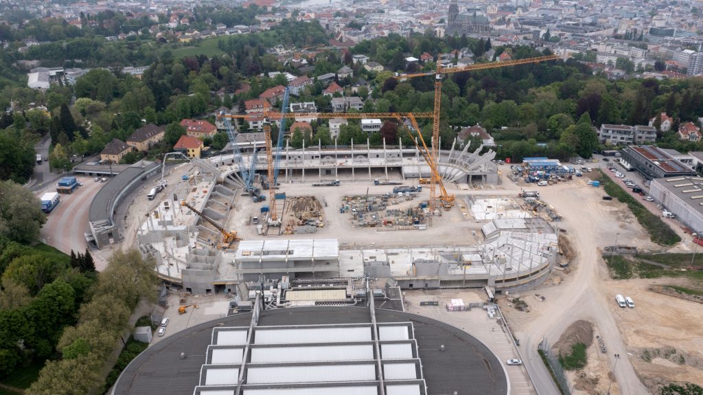 Raiffeisen Arena - das Linzer Stadion auf der Gugl