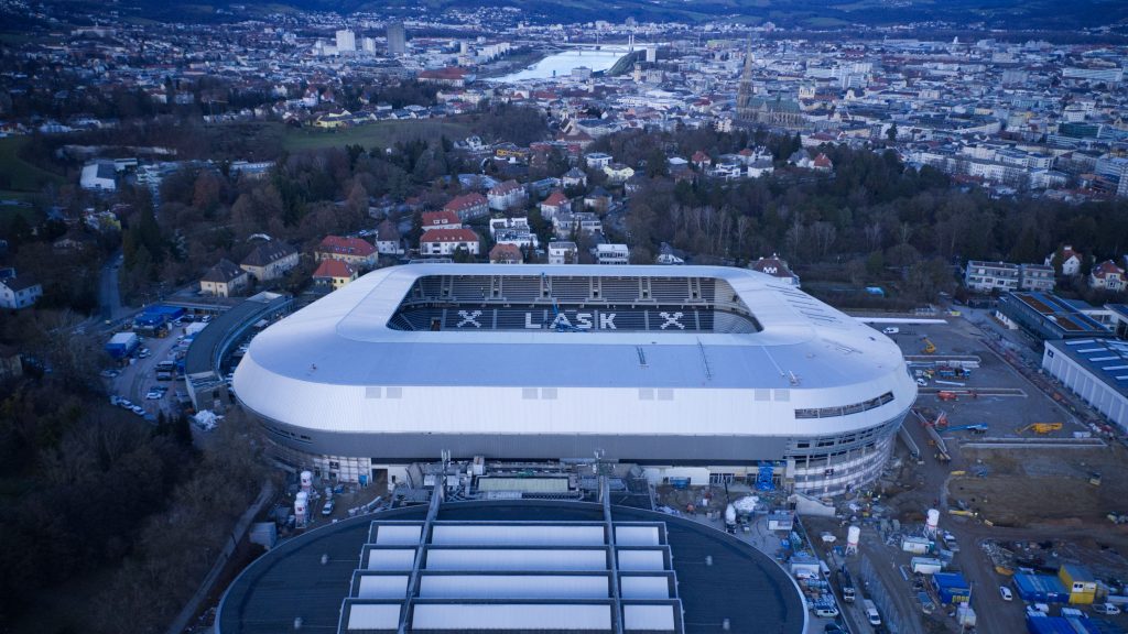 Raiffeisen Arena - das Linzer Stadion auf der Gugl