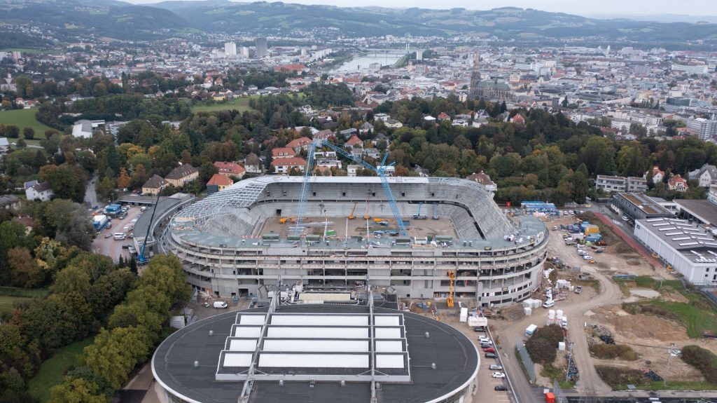Raiffeisen Arena - das Linzer Stadion auf der Gugl