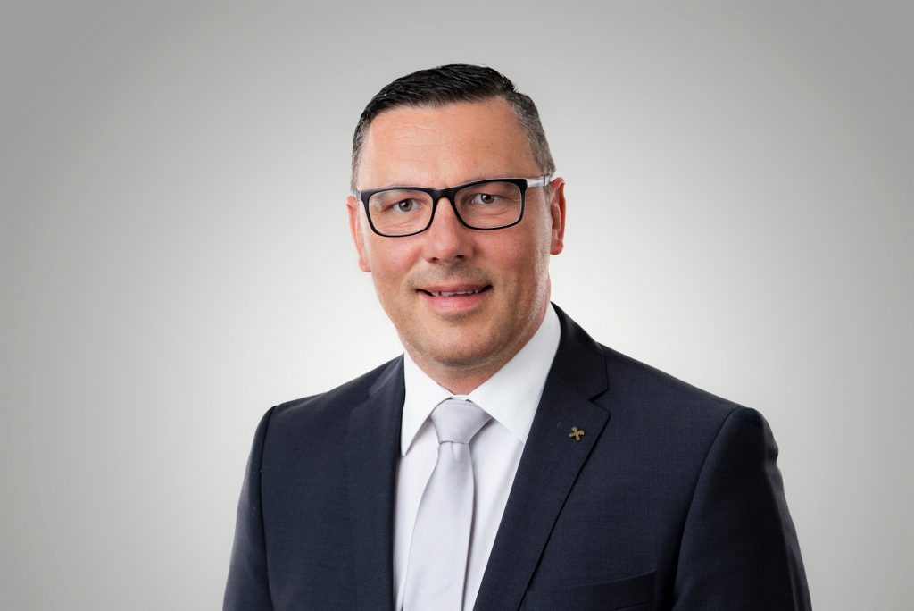 Mitarbeiter auf der Bühne