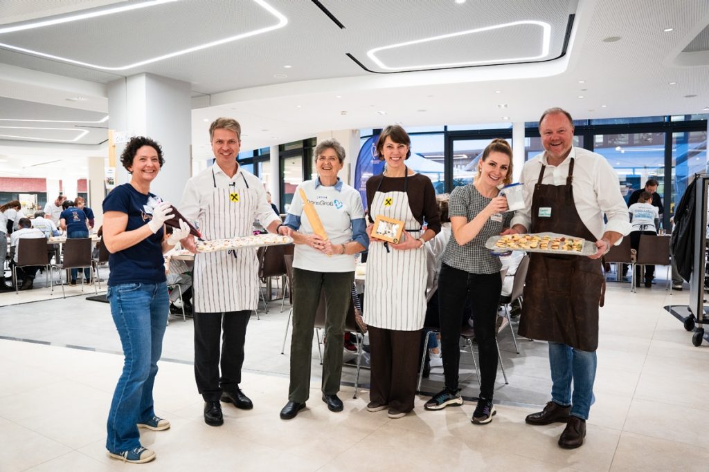 Giving Tuesday: Raiffeisen und LebensGroß backen